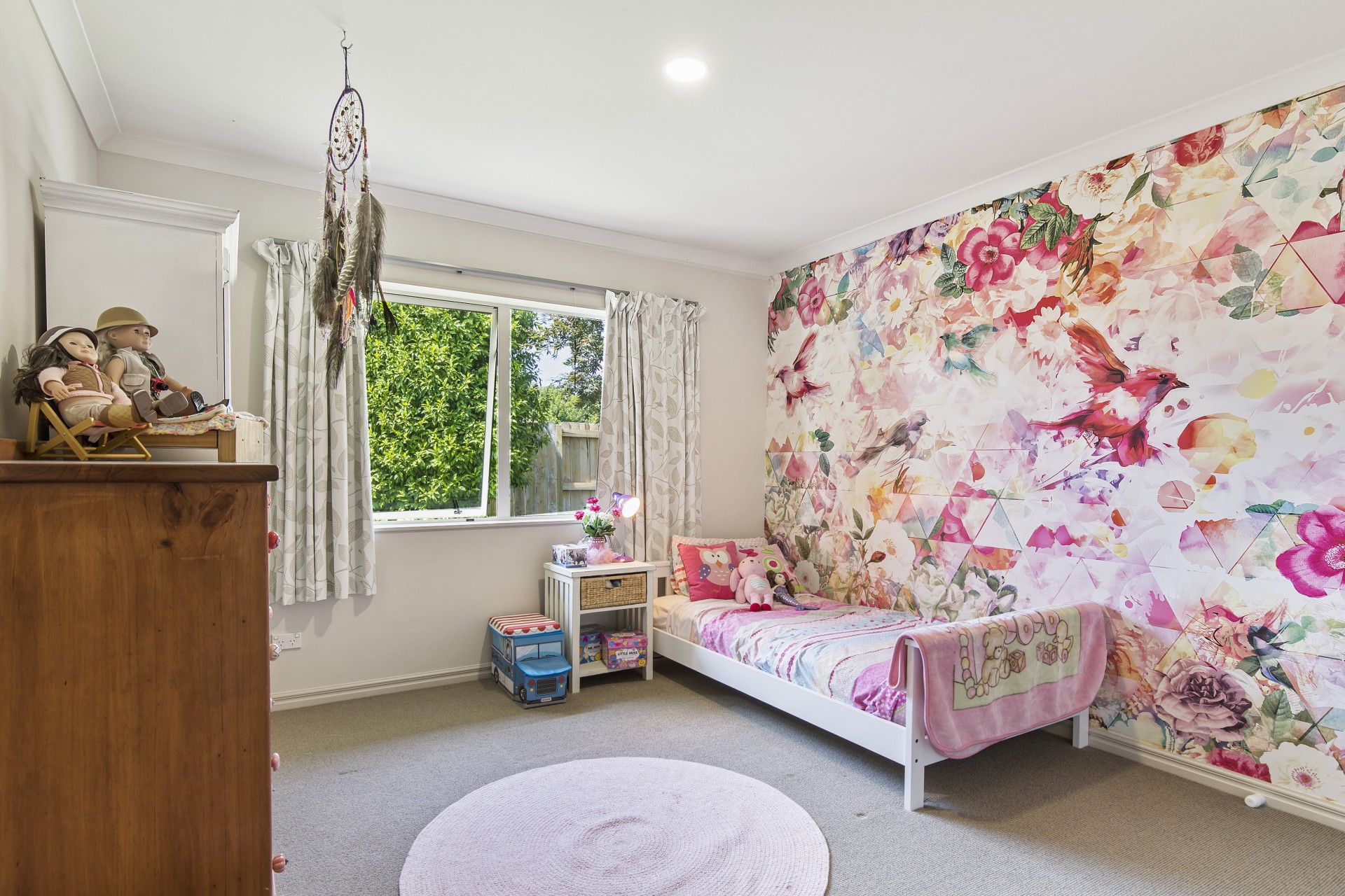 Warm and Spacious in Autumn Place | Arizto