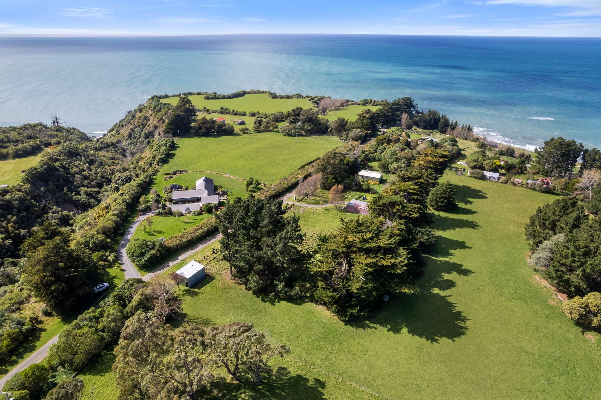 Discover a Natural Paradise in Manuka Bay! | Arizto