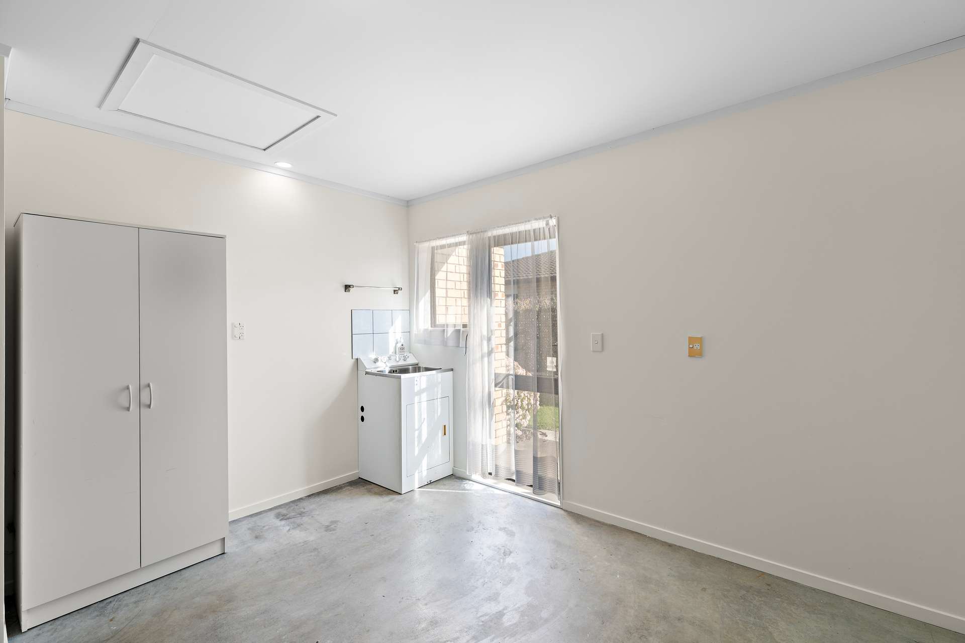 Pristine Brick/Tile Unit - Royalle Vista Estate | Arizto