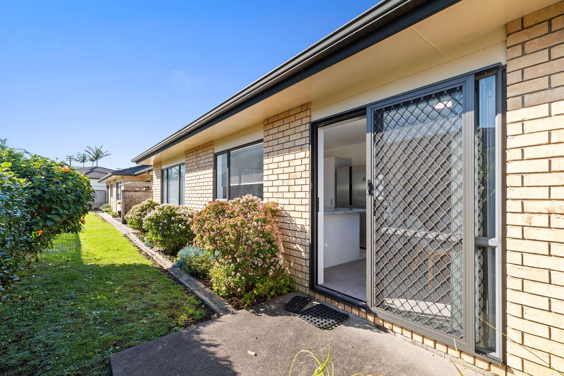 Pristine Brick/Tile Unit - Royalle Vista Estate | Arizto