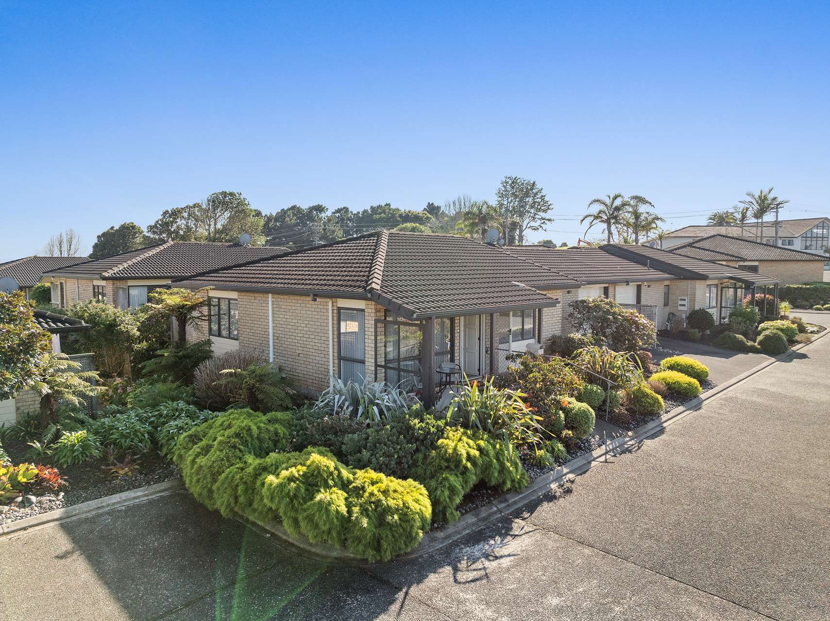 Pristine Brick/Tile Unit - Royalle Vista Estate | Arizto