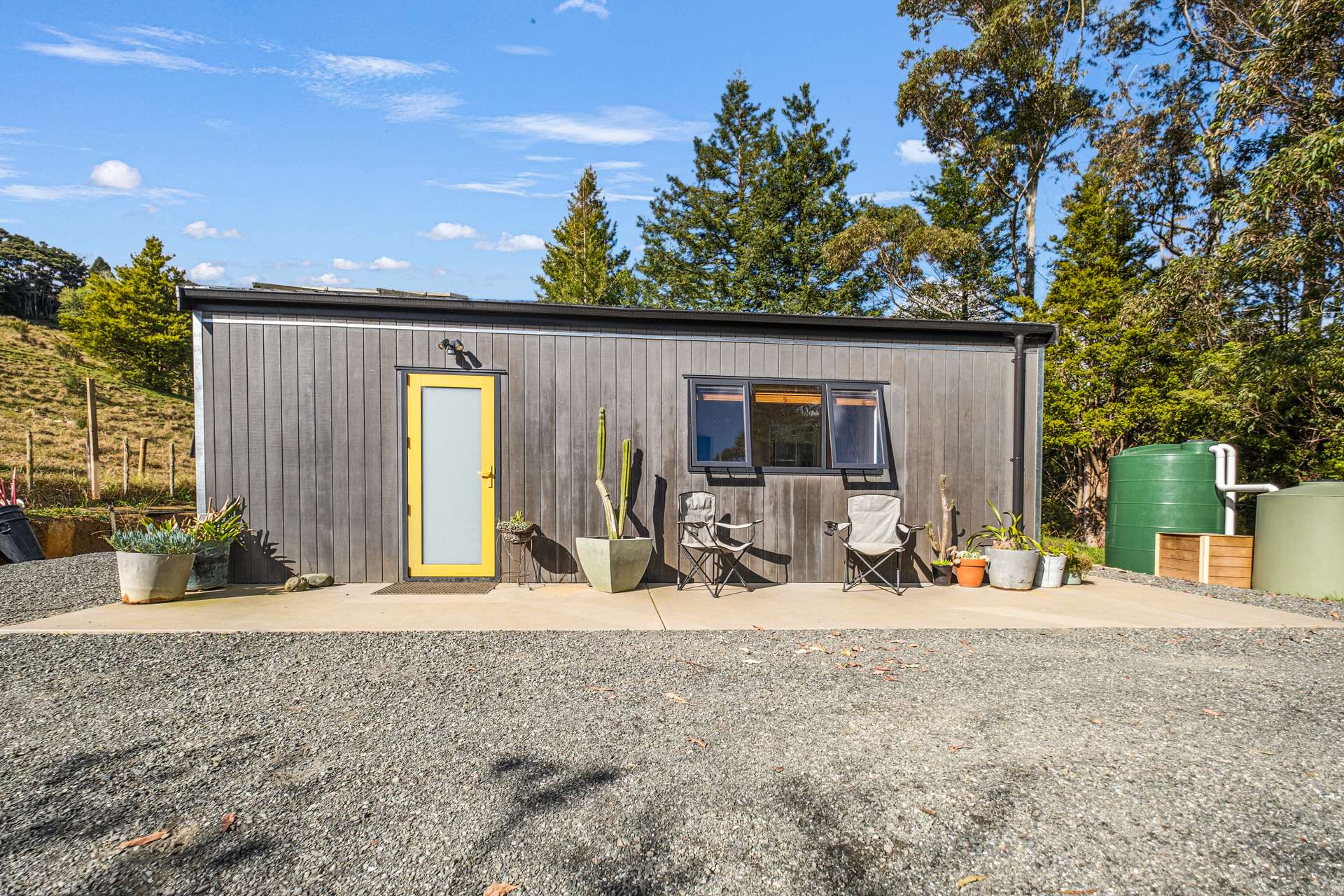 Bring Your Offer - Vendors Relocating Overseas! | Arizto