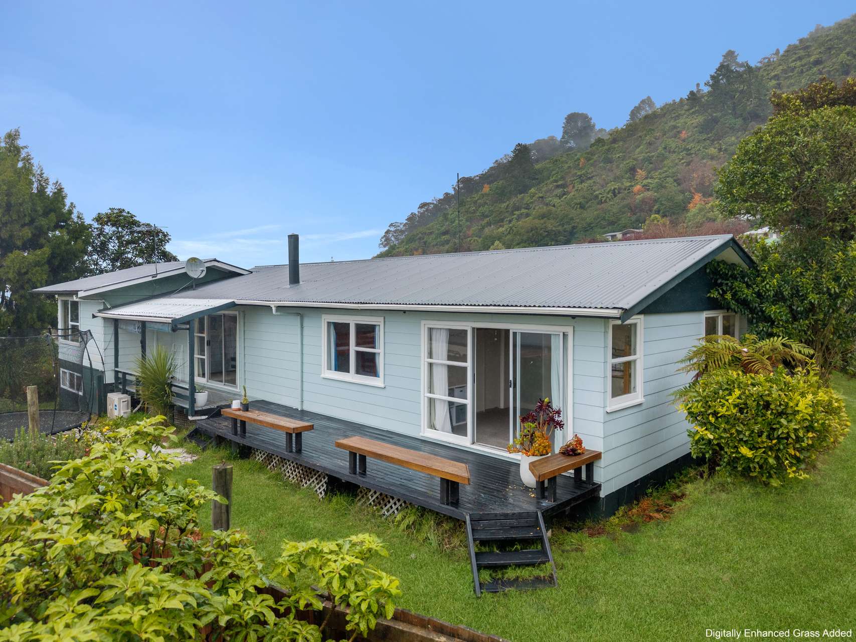 "Gondola & Lake Outlook – Family Comfort" | Arizto