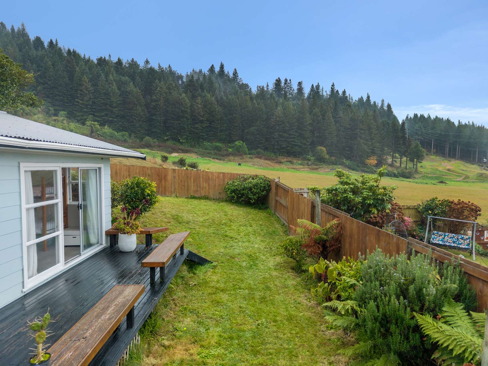 "Gondola & Lake Outlook – Family Comfort" | Arizto