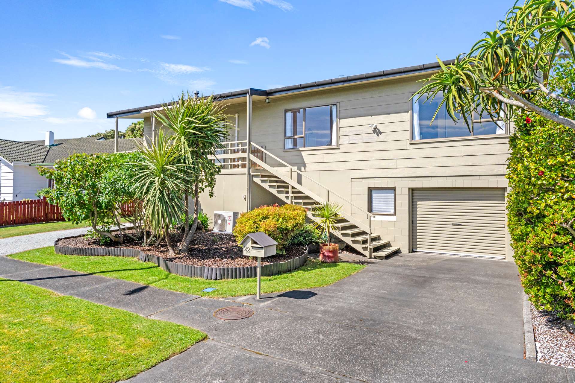 Peaceful Hideaway Two-Storey Haven | Arizto